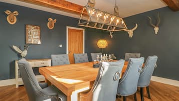 Casa de Campo | Cozinha privada | Um frigorífico, um micro-ondas, uma máquina de lavar louça
