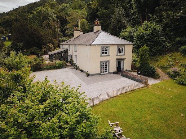 Cwmalis Hall - Llangollen