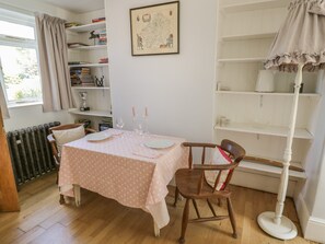 Casa de Campo | Cozinha privada | Um frigorífico, uma chaleira elétrica, utensílios de cozinha 