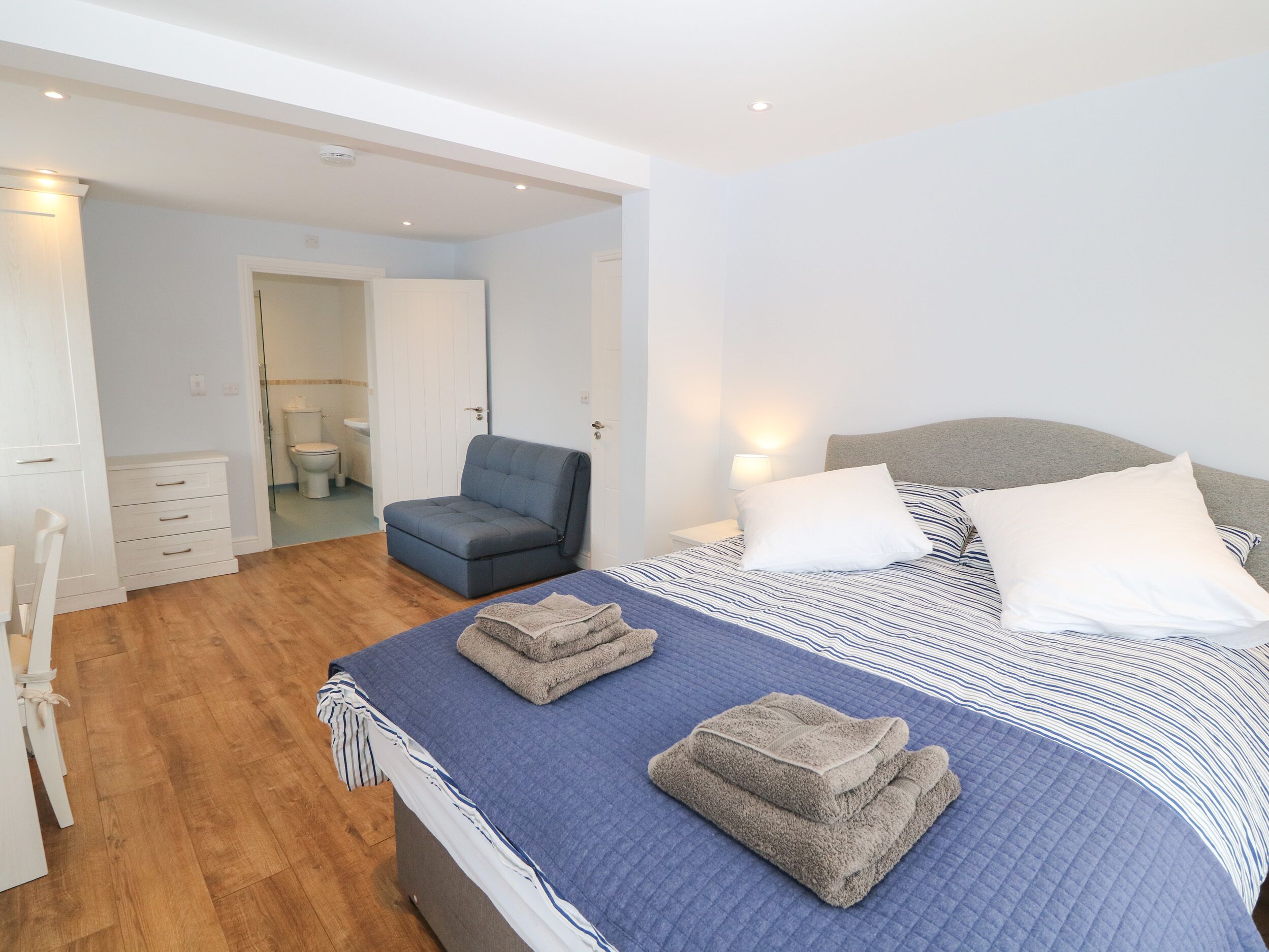 Casa de campo | 4 quartos, individualmente decorados, individualmente mobiliados