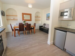 Casa de Campo | Cozinha privada | Um frigorífico, uma máquina de lavar louça, uma chaleira elétrica