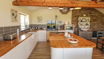 Casa de Campo | Cozinha privada | Um frigorífico, uma máquina de lavar louça, uma chaleira elétrica