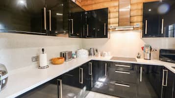 Casa de Campo | Cozinha privada | Um frigorífico, uma máquina de lavar louça, uma chaleira elétrica