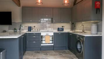 Casa de Campo | Cozinha privada | Um frigorífico, uma máquina de lavar louça, uma chaleira elétrica