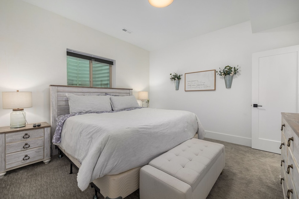 Roof Top Patio, Hot Tub, & Minutes From Downtown! - Denver, CO