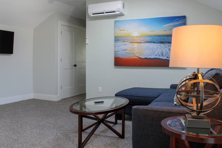 Eagle Nest Apartment-walk To Downtown & The Water! New Heated Pool January 2024! - ダニーディン, FL