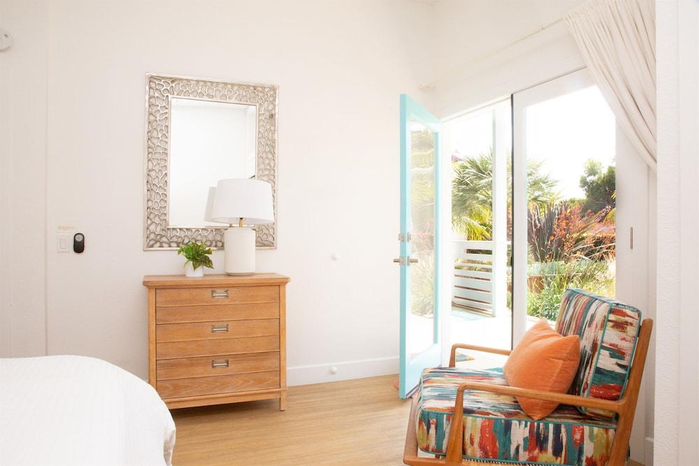 Fresh & Walkable Bright Beach Bungalow - Encinitas, CA