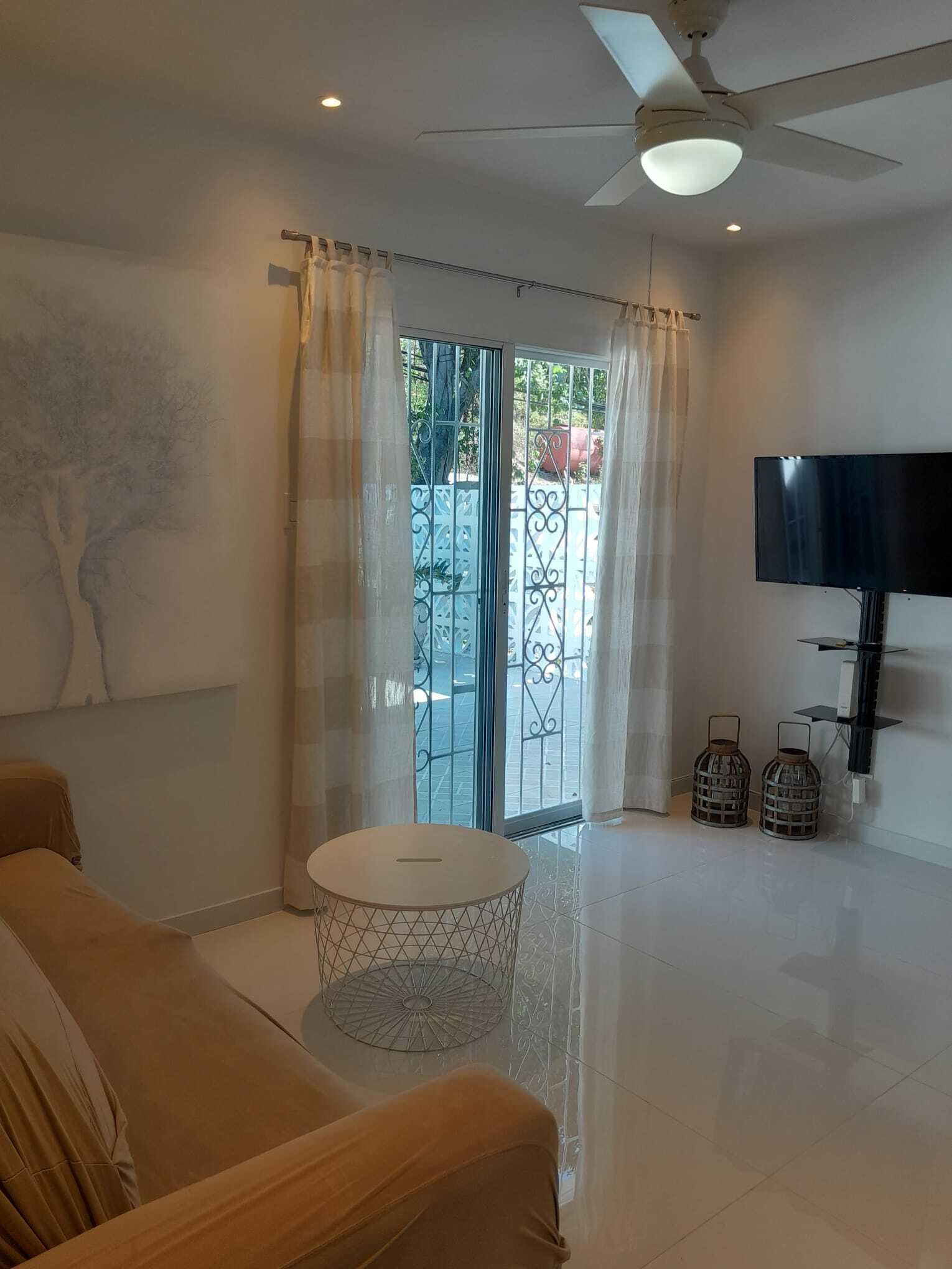 Sunset Arms 1, 1 Brm, Airport, Beach, Hip Strip - Montego Bay