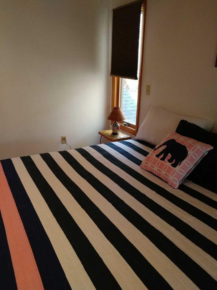 Custom Home With Views Of Historic Dillsboro.  Ideal Location In The Smokies. - Sylva, NC