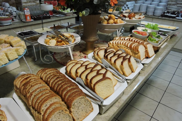 Pequeno-almoço tipo buffet diário incluído