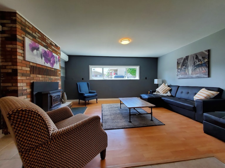 Family And Pet Friendly Suite 5 Minute Walk To The Lake - Kelowna