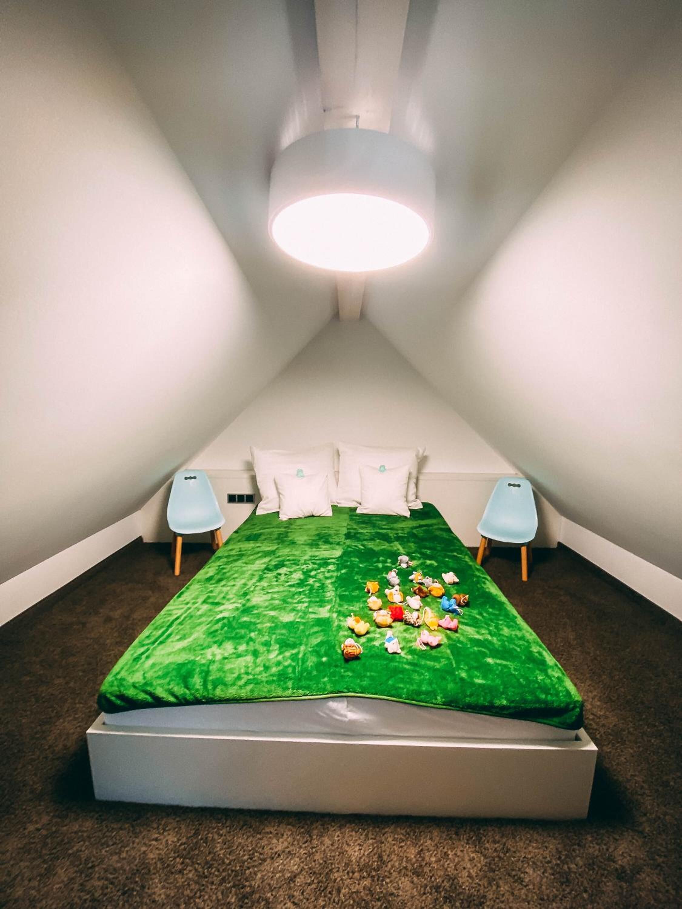 Cofre com capacidade para portátil, com decoração personalizada 