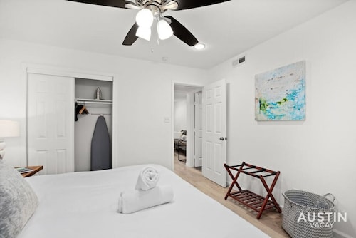 Beautiful Clarksville Condo! Easy Walk To West 6th - Austin, TX