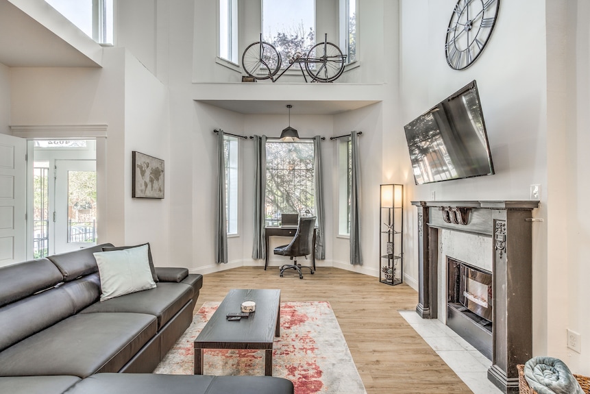 Walkable Studio In Central West End | Near Barnes Jewish | St. Louis Mo - Missouri