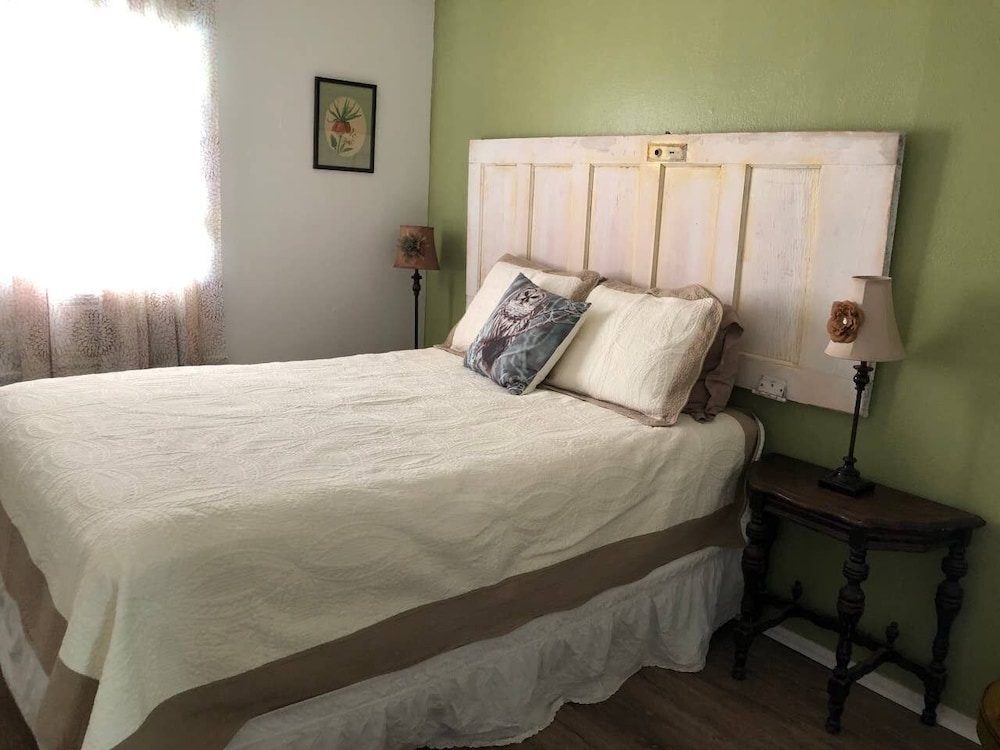 Antelope Horn Suite @ Wildflower Lodge - San Saba, TX