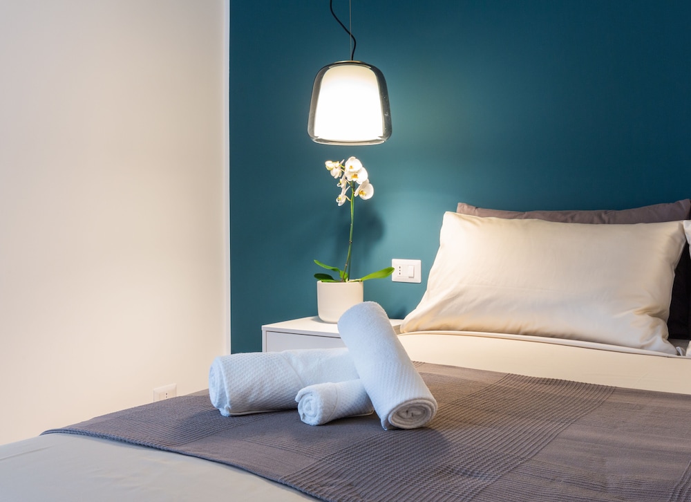 Apartment In Prestigious Condominium In The Center Of Bari - Bari