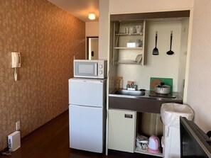 Apartamento, não fumadores | Cozinha privada | Um frigorífico, um micro-ondas, uma placa de cozinha 