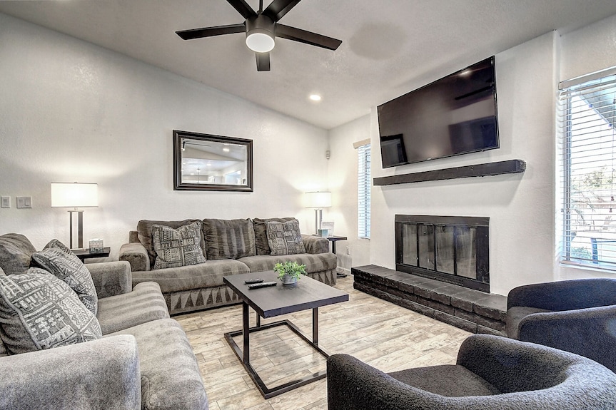 6br Scottsdalestays Resort Home-pool-spa-theater-sleeps 20+ Bachelor-golf Groups - Phoenix, AZ