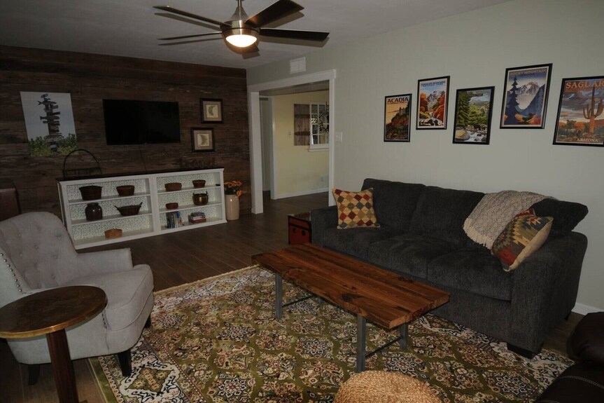 Cozy Cottage With Mid-century Charm - Bishop, TX