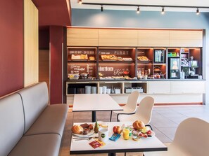 Secretária, quartos insonorizados, Wi-fi grátis 