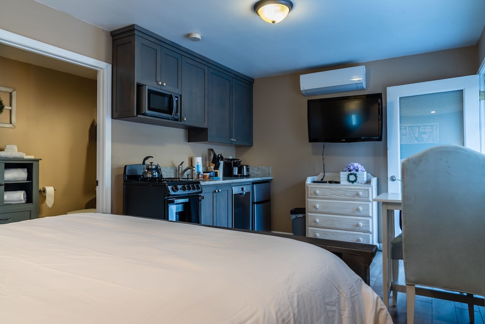 A-n-d Suites In Paso Robles Wine Country For Comfort And Convenience! - Templeton, CA