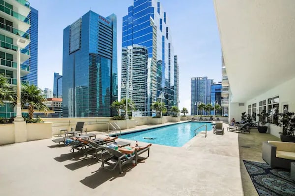 Brickell Large 2br\/2bh(8 P)ocean View-free Parking - Miami, FL