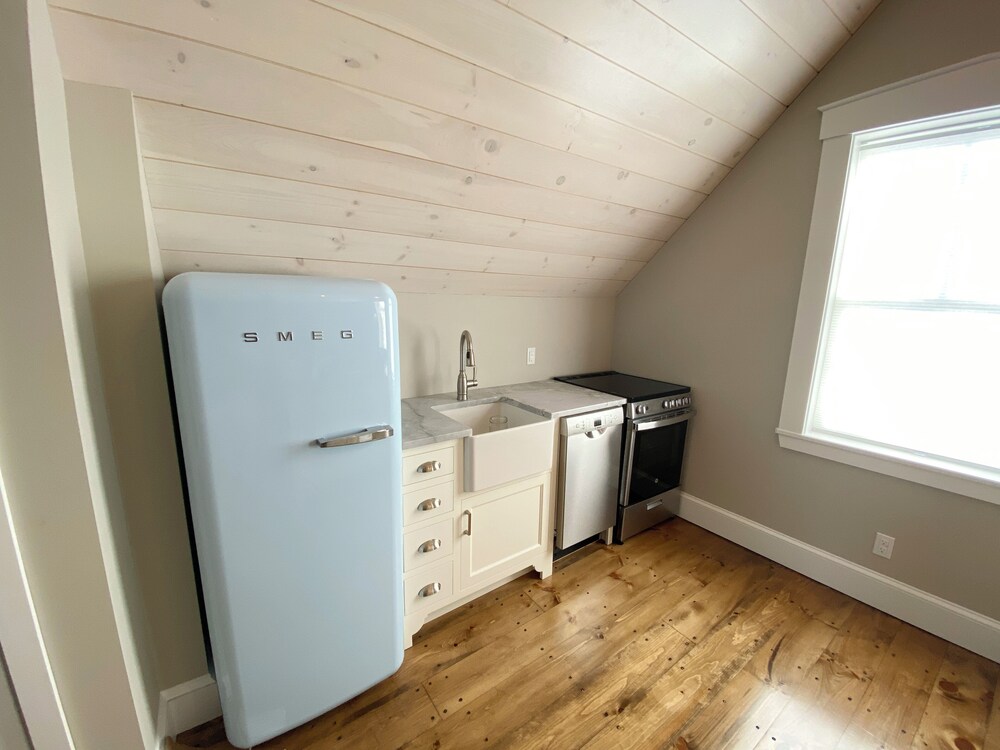 A Modern Farmhouse; One Block From Camden Harbor - 卡姆登