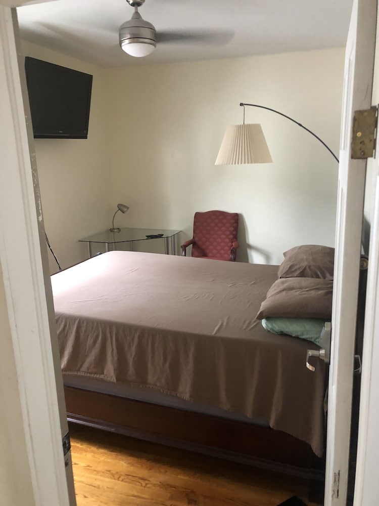 Single Room, Access To All Household Amenities, Steps From Commuter Rail - Boston, MA
