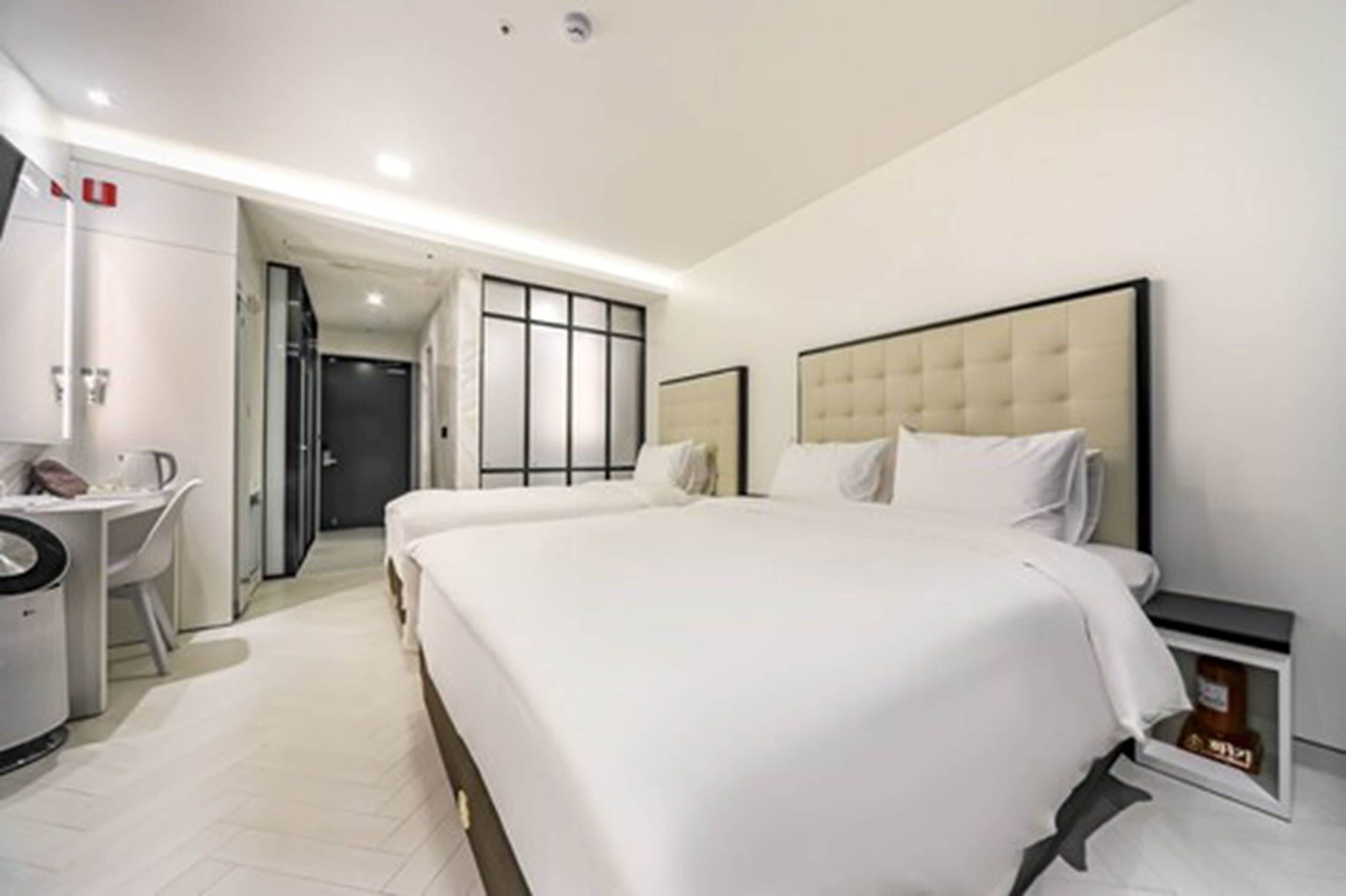 Superior Twin Room (Breakfast for 3) | Com decoração personalizada, com mobília individualizada 