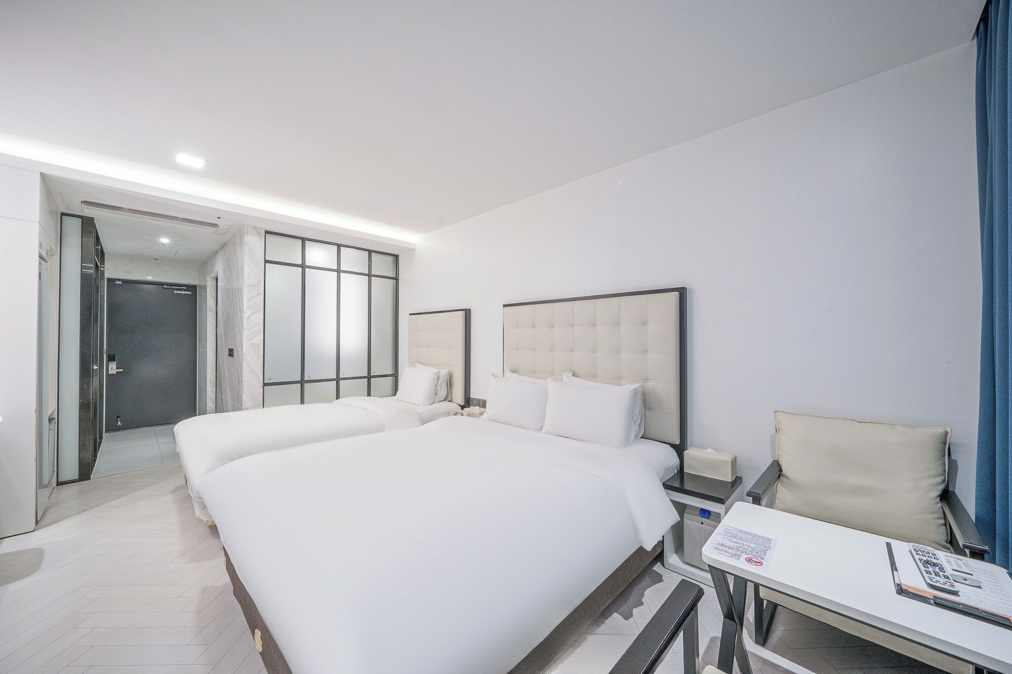 Superior Twin Room (Breakfast for 3) | Individualmente decorados, individualmente mobiliados, cortinas blackout