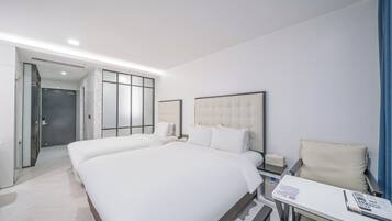 Superior Twin Room (Breakfast for 3) | Individualmente decorados, individualmente mobiliados, cortinas blackout