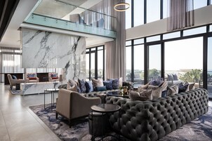 Área de estar no saguão