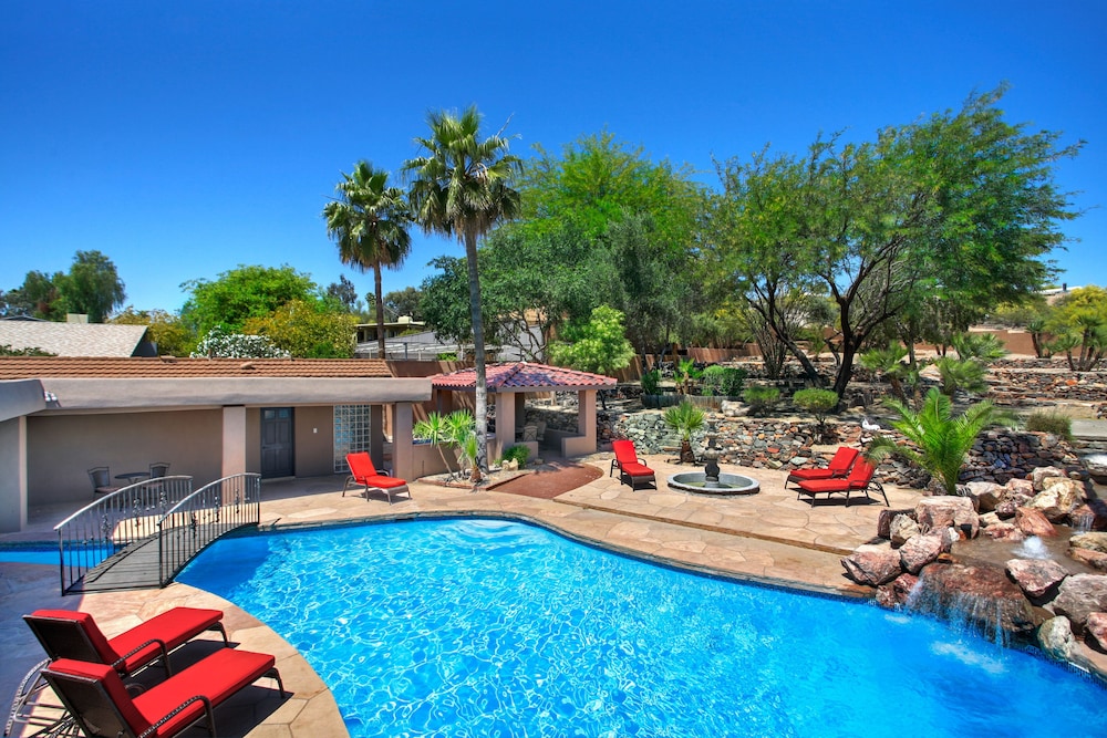 Resort-like W/ Tennis, Bocci, Golf & Games Galore! - Phoenix, AZ