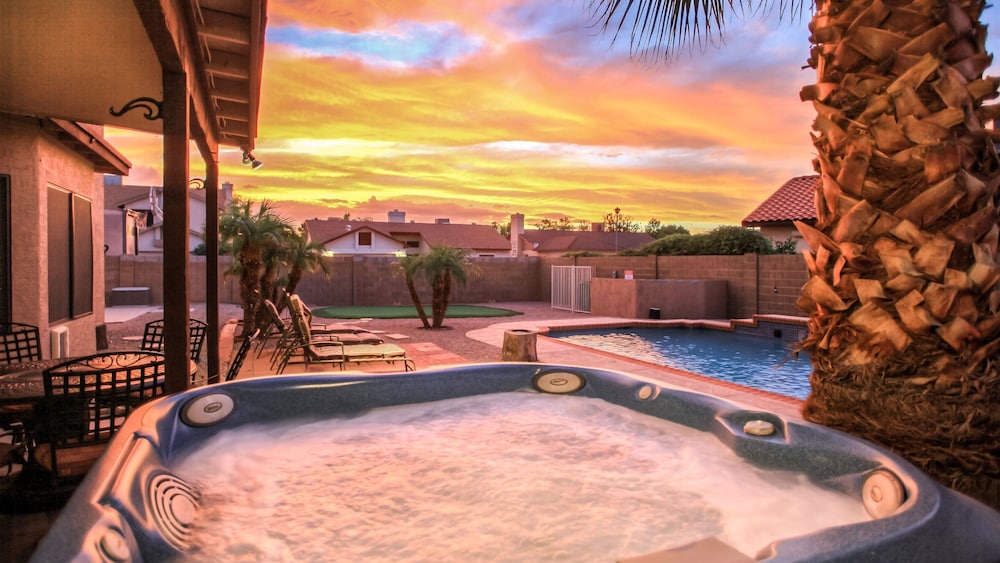 Backyard Playground! Golf Sport Court & Hot Tub! - Sun City, AZ