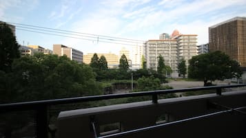 Apartamento urbano, para não fumantes (Triple Room) | Vista da sacada