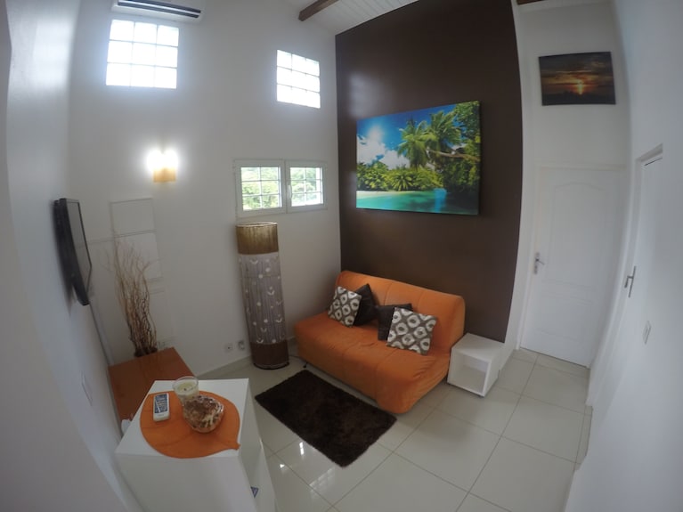 Coeur De Papillon Building Ideally Located Between Grande-terre And Basse-terre - Guadeloupe