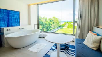 Oceanfront Twin | 3 quartos, minibar, cofre no quarto, cortinas/cortinados opacos