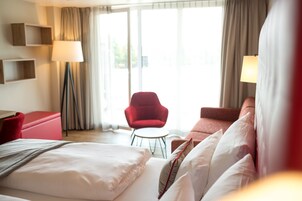 Quarto Duplo Comfort (Main Building) | Roupa hipoalergénica, minibar, cofre com capacidade para portátil 