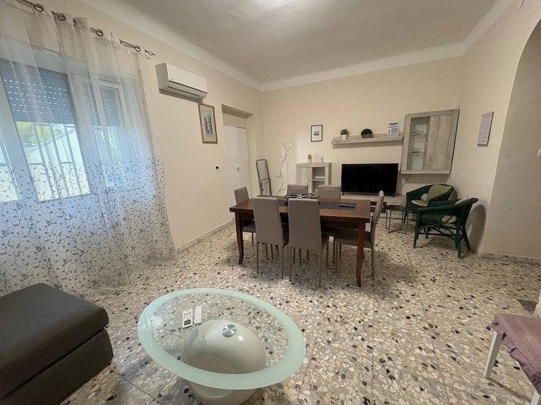 Un Appartamento Ampio E Ben Arredato, Perfetto Per Famiglie O Gruppi Di Amici - Taranto