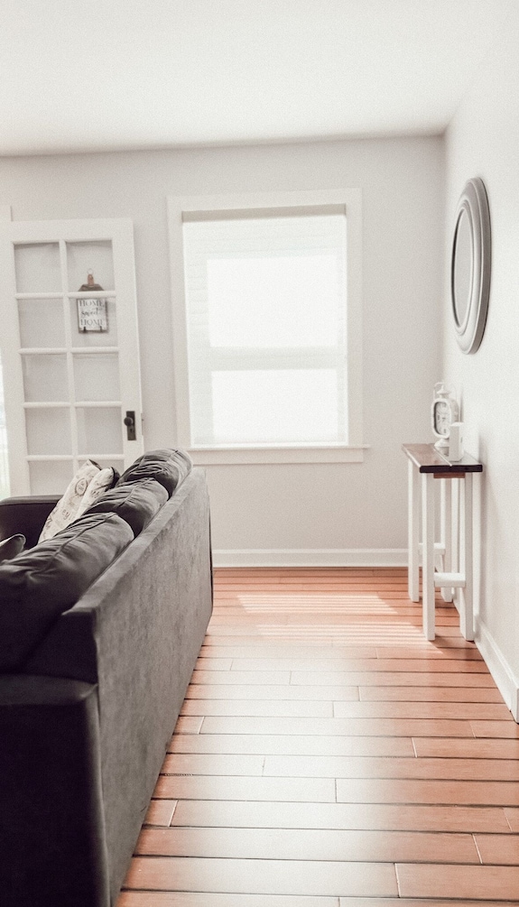 The Springfield: 2br - 1bth - 4 Guests - Champaign