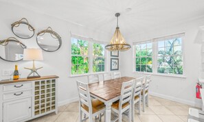 Casa, 5 quartos | Refeições no quarto
