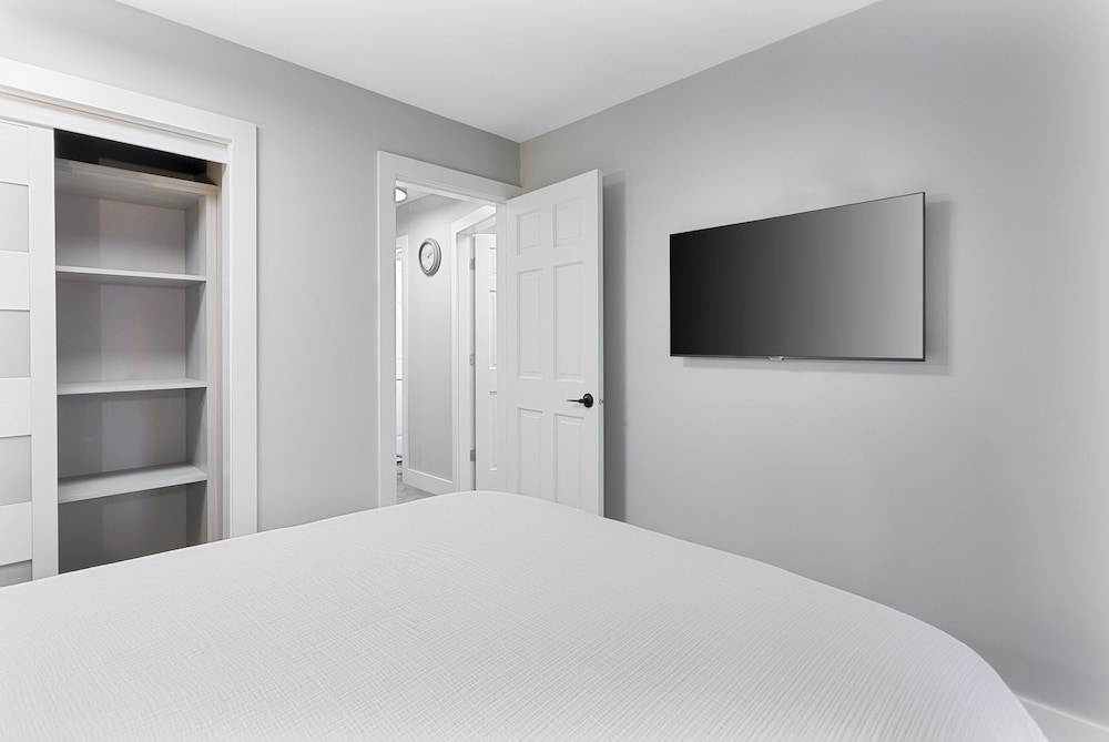 Lagoon Townhome - 2 Bdrm/2bath Steps From The Village! - Whistler