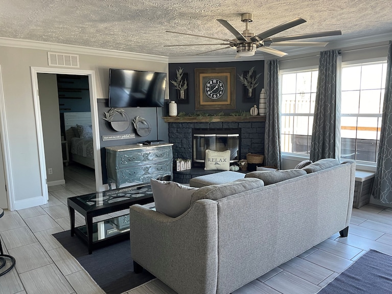 Lake Front Cabin On Main Channel Douglass Lake Great For Families - Dandridge, TN