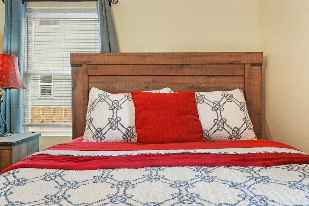 Gorgeous Nautical 2/2 Lake House Chain O' Lakes With Hot Tub - Antioch, IL