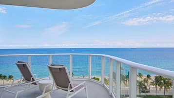 Quarto, 1 cama King e sofá-cama, para não fumantes, sacada (Oceanfront) | Sacada