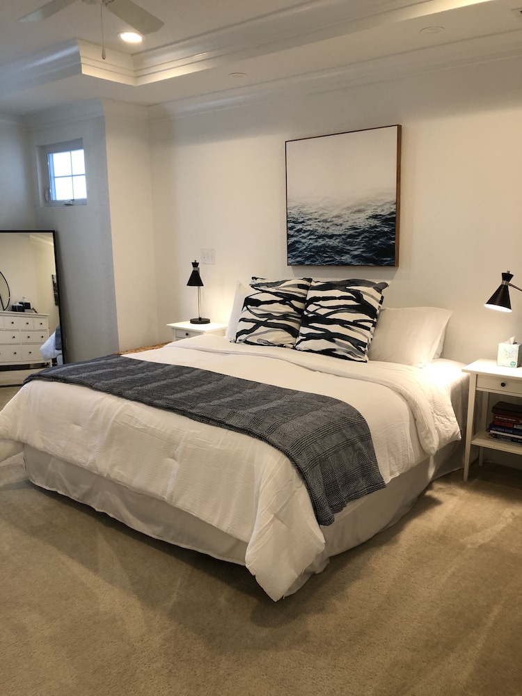 Upscale Vibe Beach House @ Oceanfront - 3blocks2beach - Walk To Everything! - Virginia Beach, VA