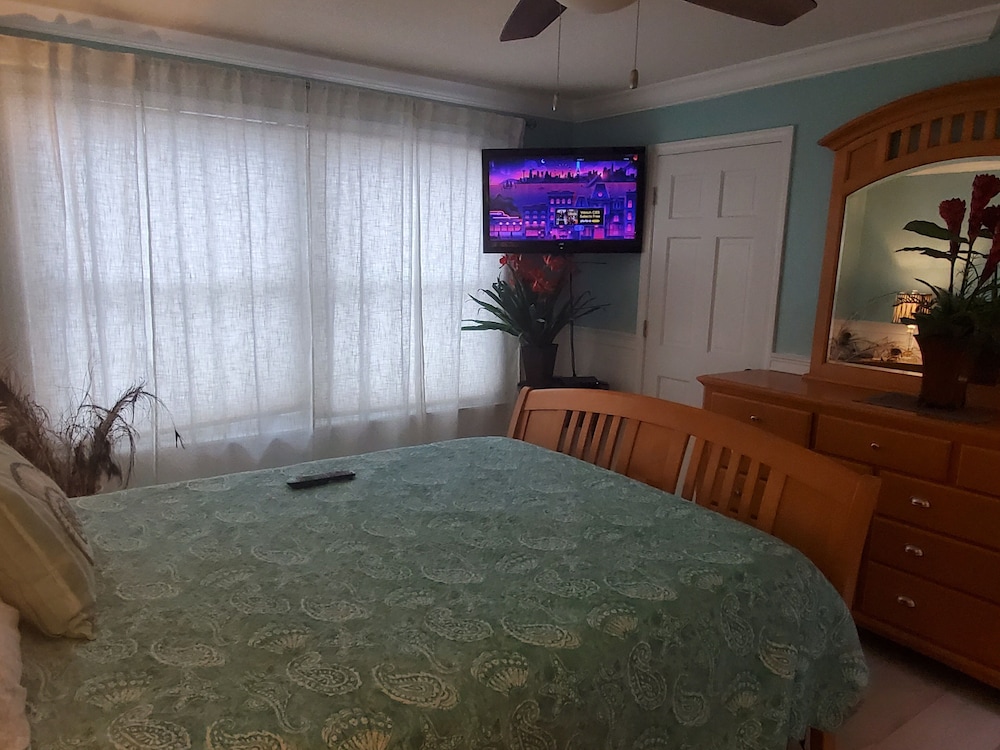 Luxury Waterfront Townhouse, Sleeps 7, Daily Rentals - Clearwater Beach, FL