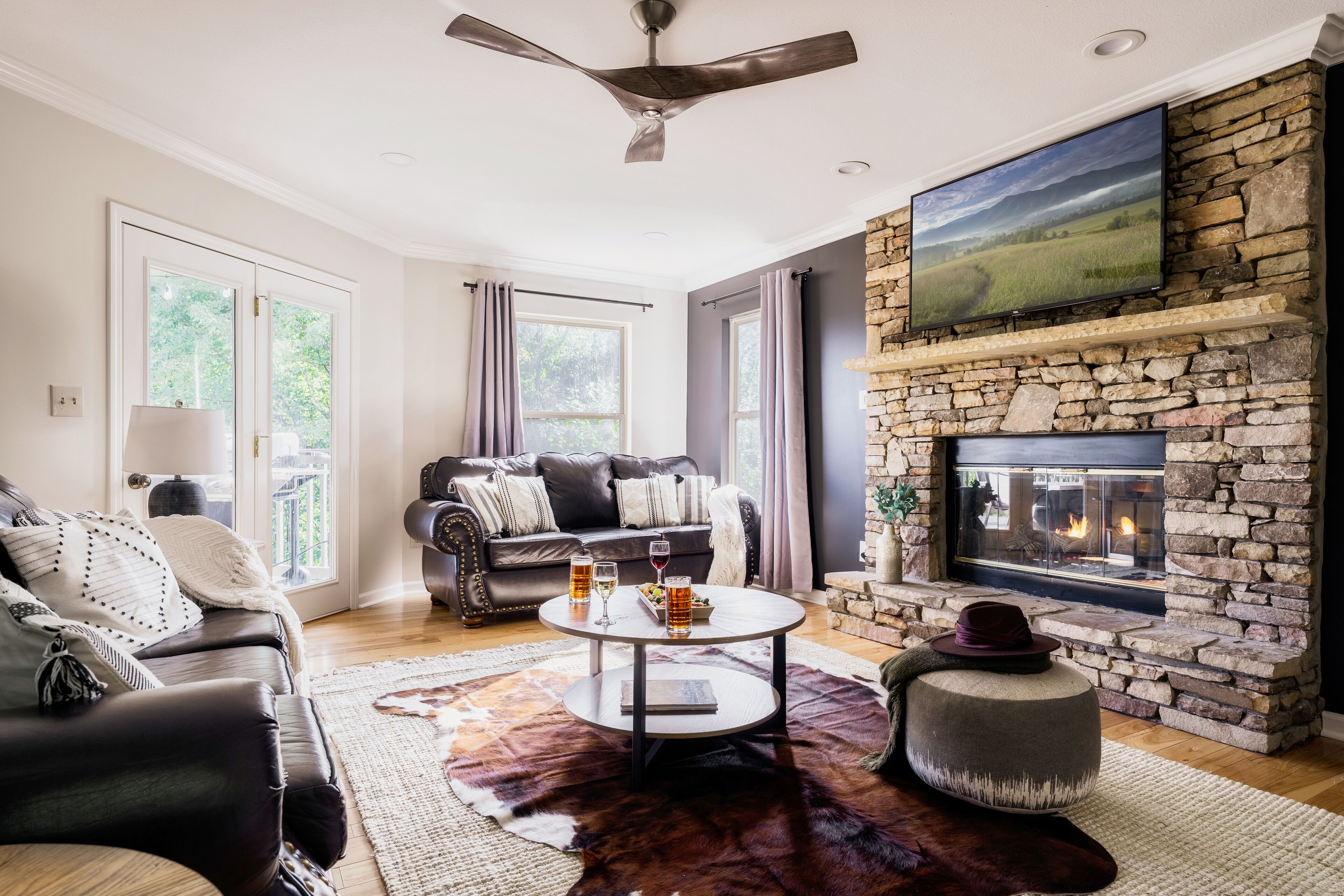 Peaceful Chalet W/ Stunning Mtn Views, Game Room, Hot Tub, Firepits - Tennessee