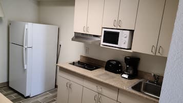 Suite | Cozinha privada | Um frigorífico/congelador grande, um micro-ondas, uma torradeira