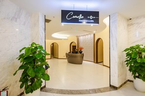 Banheira de hidromassagem, sauna a vapor, tratamentos corporais